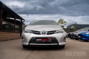 Grey Toyota Auris 2013 in Riga, with an engine capacity of 1.80 L and mileage of 0 thousand km for 8650 €, photo 5 on AUTOMOTO.COM.LV