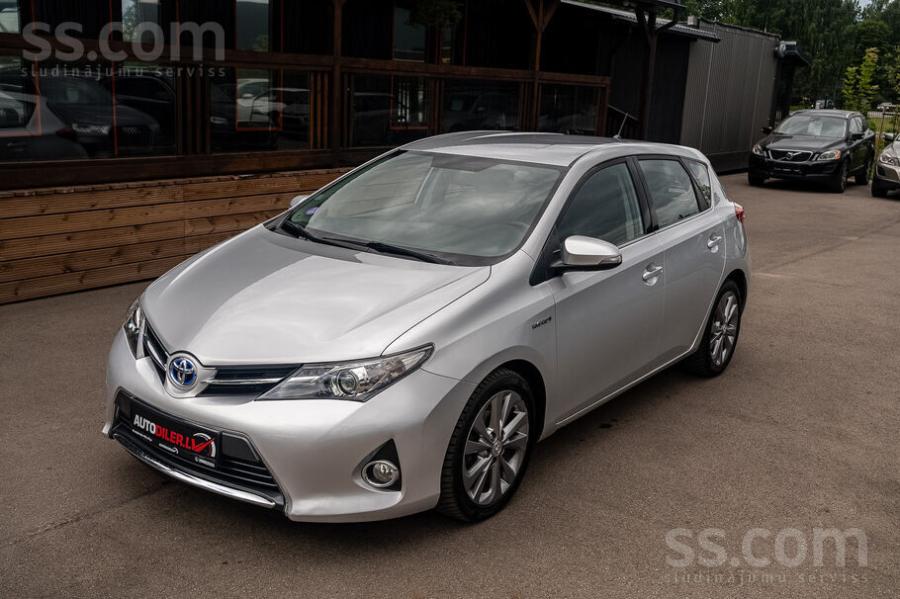 Grey Toyota Auris 2013 in Riga, with an engine capacity of 1.80 L and mileage of 0 thousand km for 8650 €, photo 7 on AUTOMOTO.COM.LV