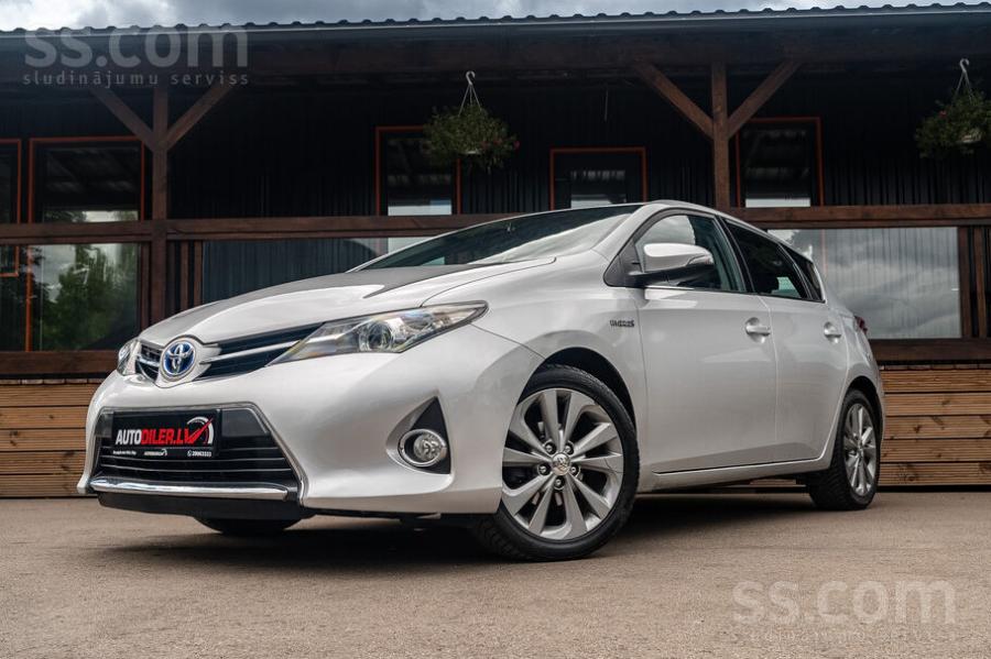 Grey Toyota Auris 2013 in Riga, with an engine capacity of 1.80 L and mileage of 0 thousand km for 8650 €, photo 9 on AUTOMOTO.COM.LV