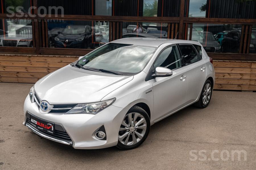 Grey Toyota Auris 2013 in Riga, with an engine capacity of 1.80 L and mileage of 0 thousand km for 8650 €, photo 10 on AUTOMOTO.COM.LV