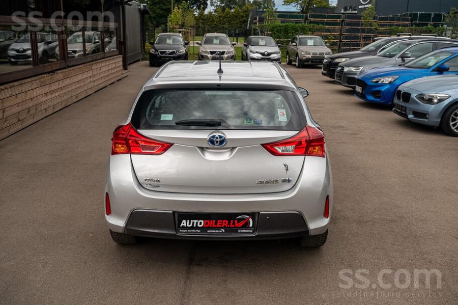 Grey Toyota Auris 2013 in Riga, with an engine capacity of 1.80 L and mileage of 0 thousand km for 8650 €, photo 12 on AUTOMOTO.COM.LV