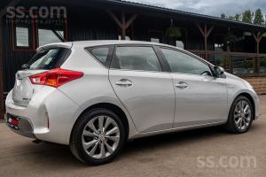 Grey Toyota Auris 2013 in Riga, with an engine capacity of 1.80 L and mileage of 0 thousand km for 8650 €, photo 14 on AUTOMOTO.COM.LV