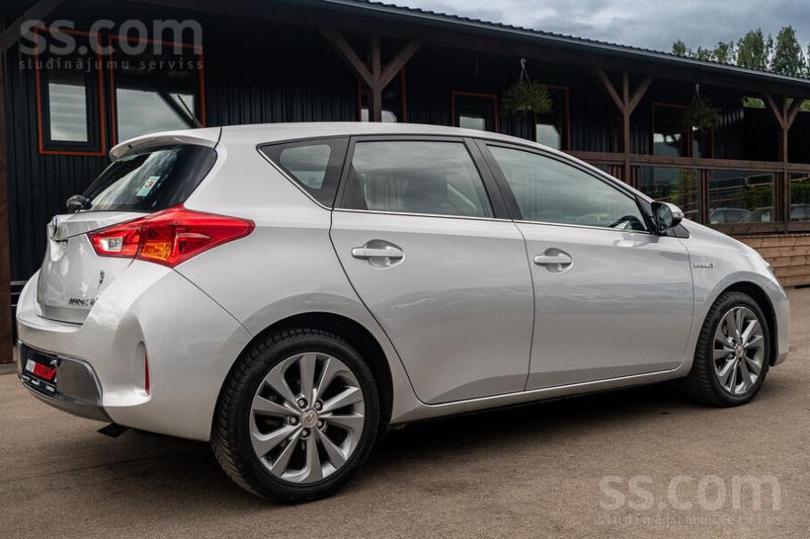Grey Toyota Auris 2013 in Riga, with an engine capacity of 1.80 L and mileage of 0 thousand km for 8650 €, photo 14 on AUTOMOTO.COM.LV