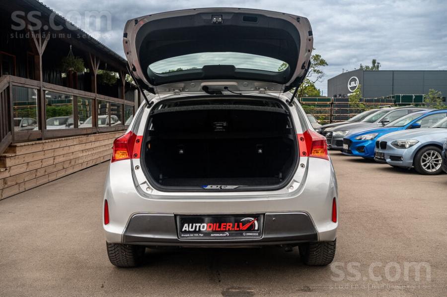 Grey Toyota Auris 2013 in Riga, with an engine capacity of 1.80 L and mileage of 0 thousand km for 8650 €, photo 15 on AUTOMOTO.COM.LV