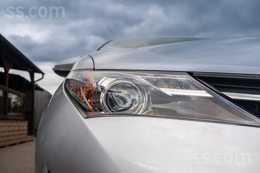 Grey Toyota Auris 2013 in Riga, with an engine capacity of 1.80 L and mileage of 0 thousand km for 8650 €, photo 16 on AUTOMOTO.COM.LV