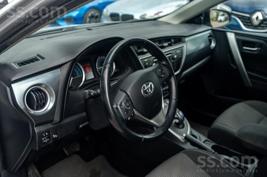 Grey Toyota Auris 2013 in Riga, with an engine capacity of 1.80 L and mileage of 0 thousand km for 8650 €, photo 19 on AUTOMOTO.COM.LV