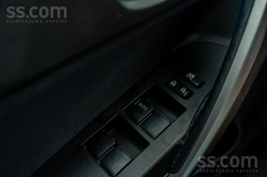 Grey Toyota Auris 2013 in Riga, with an engine capacity of 1.80 L and mileage of 0 thousand km for 8650 €, photo 24 on AUTOMOTO.COM.LV