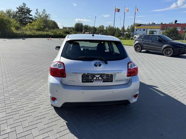 Pelēks Toyota Auris 2013 Telšiai, ar dzinēja tilpumu 1.80 L un nobraukumu 263 tūkst. km par 6200 €, foto 5 vietnē AUTOMOTO.COM.LV
