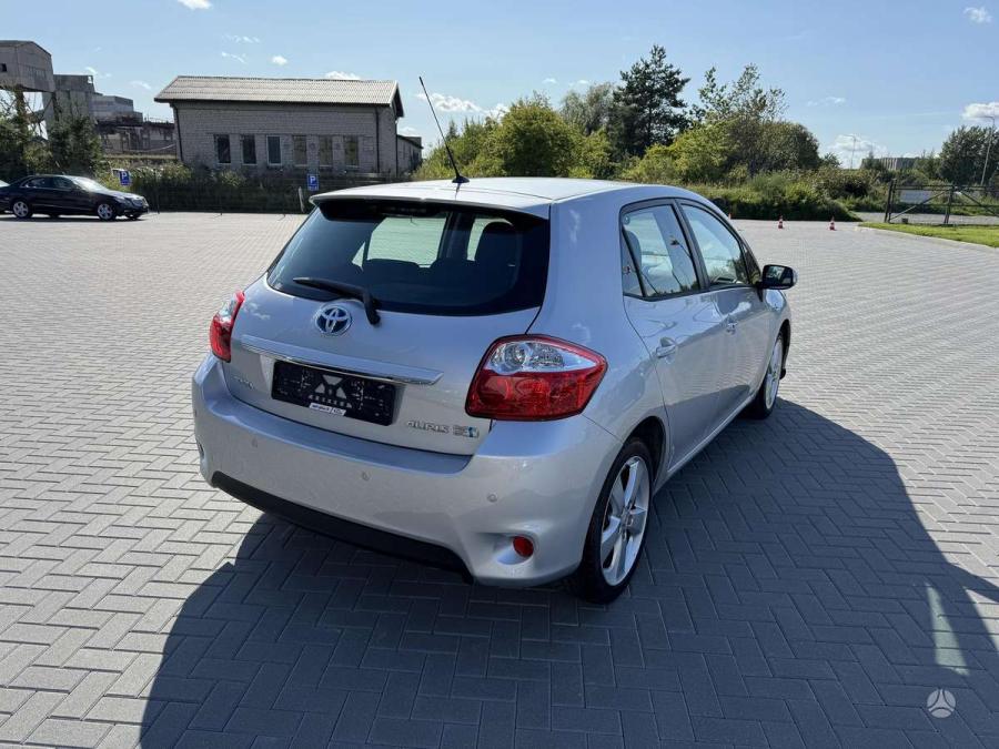 Pelēks Toyota Auris 2013 Telšiai, ar dzinēja tilpumu 1.80 L un nobraukumu 263 tūkst. km par 6200 €, foto 7 vietnē AUTOMOTO.COM.LV