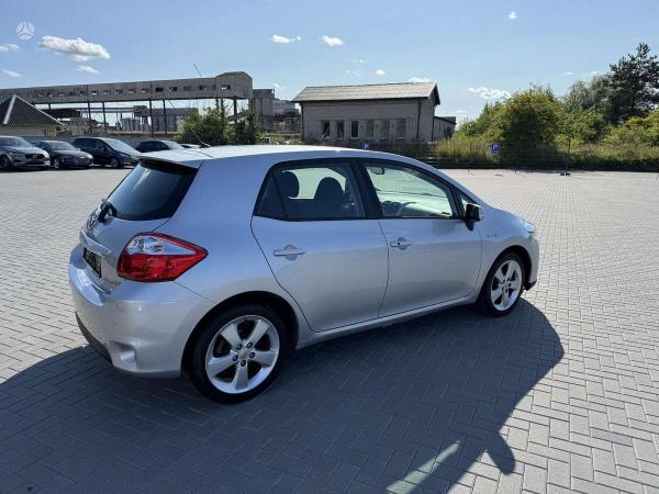 Pelēks Toyota Auris 2013 Telšiai, ar dzinēja tilpumu 1.80 L un nobraukumu 263 tūkst. km par 6200 €, foto 7 vietnē AUTOMOTO.COM.LV