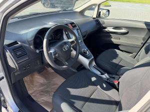 Pelēks Toyota Auris 2013 Telšiai, ar dzinēja tilpumu 1.80 L un nobraukumu 263 tūkst. km par 6200 €, foto 18 vietnē AUTOMOTO.COM.LV