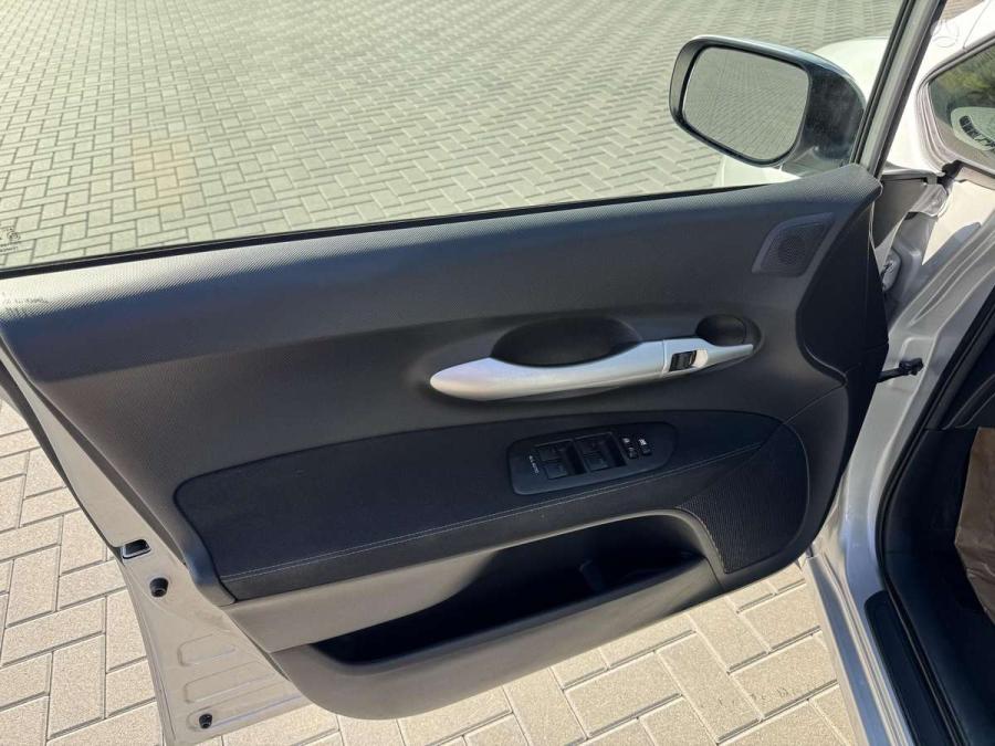 Pelēks Toyota Auris 2013 Telšiai, ar dzinēja tilpumu 1.80 L un nobraukumu 263 tūkst. km par 6200 €, foto 19 vietnē AUTOMOTO.COM.LV
