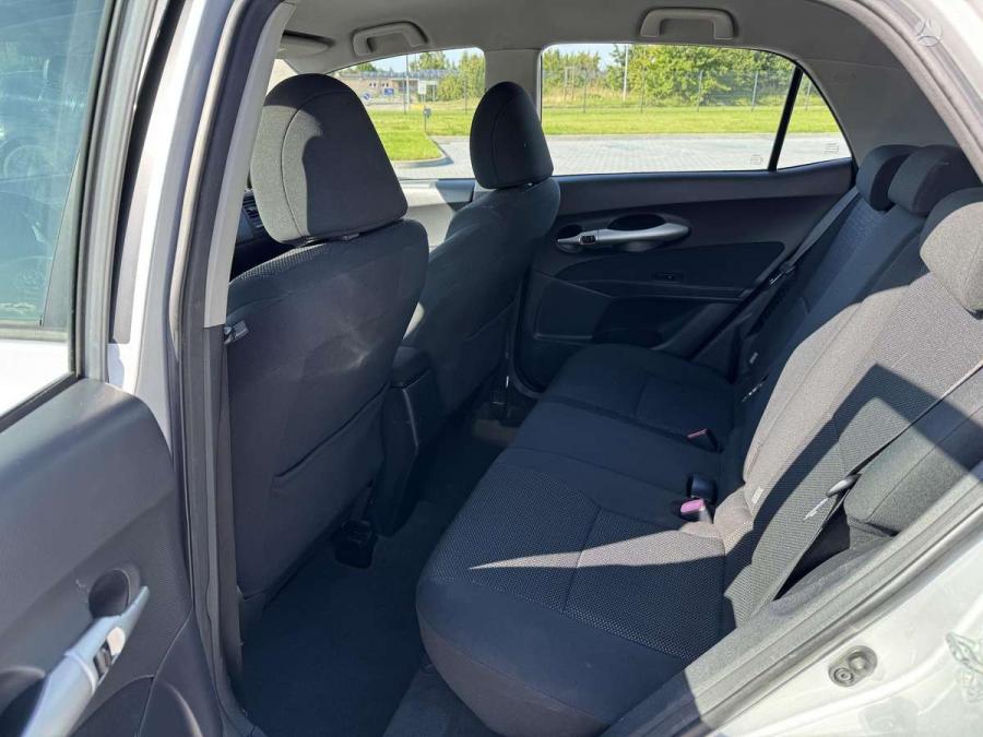 Pelēks Toyota Auris 2013 Telšiai, ar dzinēja tilpumu 1.80 L un nobraukumu 263 tūkst. km par 6200 €, foto 20 vietnē AUTOMOTO.COM.LV