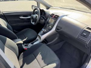 Pelēks Toyota Auris 2013 Telšiai, ar dzinēja tilpumu 1.80 L un nobraukumu 263 tūkst. km par 6200 €, foto 24 vietnē AUTOMOTO.COM.LV