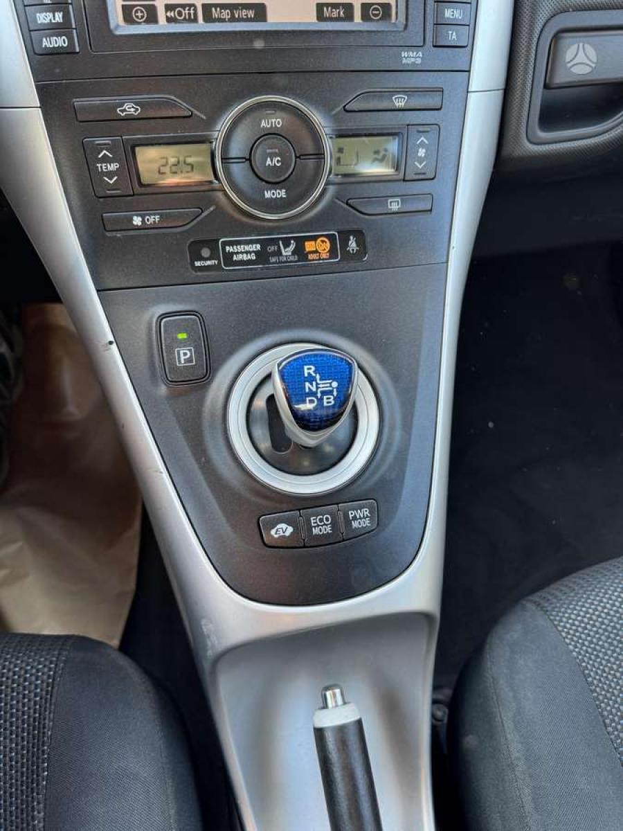 Pelēks Toyota Auris 2013 Telšiai, ar dzinēja tilpumu 1.80 L un nobraukumu 263 tūkst. km par 6200 €, foto 27 vietnē AUTOMOTO.COM.LV