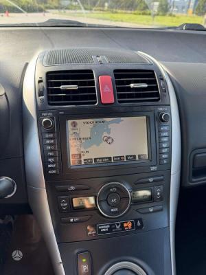 Pelēks Toyota Auris 2013 Telšiai, ar dzinēja tilpumu 1.80 L un nobraukumu 263 tūkst. km par 6200 €, foto 30 vietnē AUTOMOTO.COM.LV