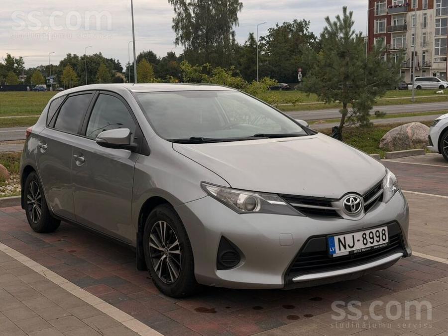 Grey Toyota Auris 2013 in Riga, with an engine capacity of 1.40 L and mileage of 354 thousand km for 3900 €, photo 1 on AUTOMOTO.COM.LV