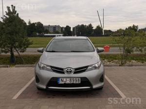 Grey Toyota Auris 2013 in Riga, with an engine capacity of 1.40 L and mileage of 354 thousand km for 3900 €, photo 4 on AUTOMOTO.COM.LV