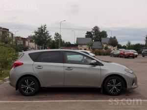 Grey Toyota Auris 2013 in Riga, with an engine capacity of 1.40 L and mileage of 354 thousand km for 3900 €, photo 5 on AUTOMOTO.COM.LV