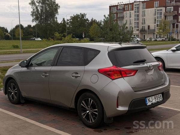 Grey Toyota Auris 2013 in Riga, with an engine capacity of 1.40 L and mileage of 354 thousand km for 3900 €, photo 8 on AUTOMOTO.COM.LV