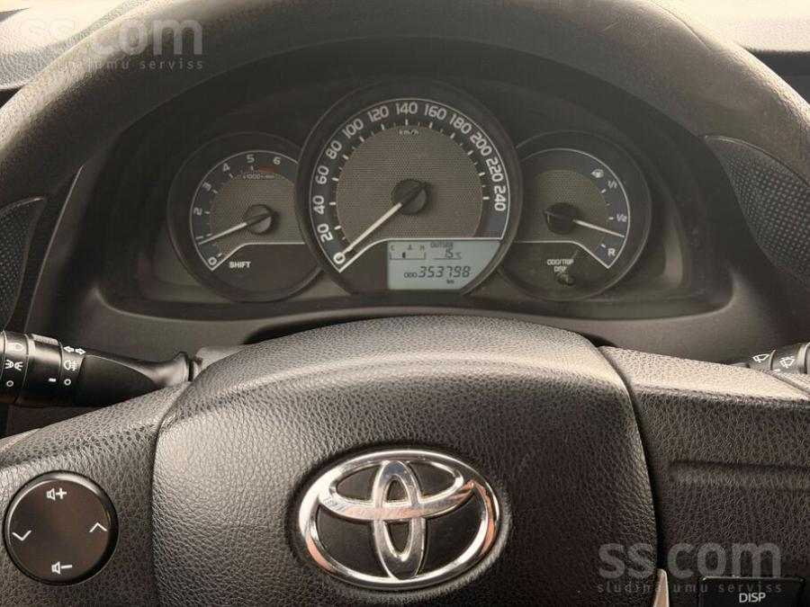 Grey Toyota Auris 2013 in Riga, with an engine capacity of 1.40 L and mileage of 354 thousand km for 3900 €, photo 10 on AUTOMOTO.COM.LV