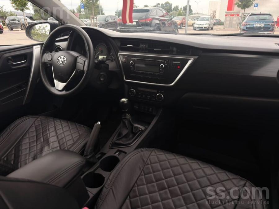 Grey Toyota Auris 2013 in Riga, with an engine capacity of 1.40 L and mileage of 354 thousand km for 3900 €, photo 12 on AUTOMOTO.COM.LV