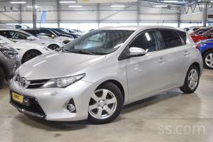 Grey Toyota Auris 2013 in Riga, with an engine capacity of 1.40 L and mileage of 308 thousand km for 4400 €, photo  on AUTOMOTO.COM.LV