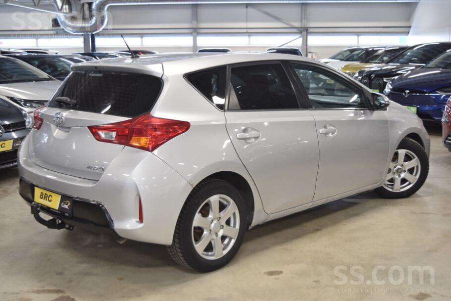 Pelēks Toyota Auris 2013 Rīga, ar dzinēja tilpumu 1.40 L un nobraukumu 308 tūkst. km par 4400 €, foto 3 vietnē AUTOMOTO.COM.LV