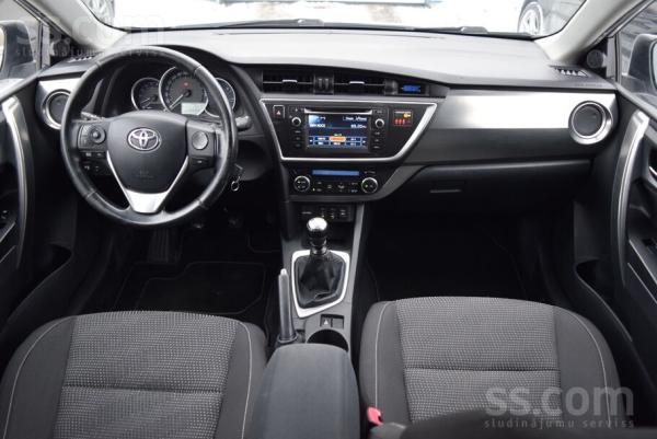 Pelēks Toyota Auris 2013 Rīga, ar dzinēja tilpumu 1.40 L un nobraukumu 308 tūkst. km par 4400 €, foto 4 vietnē AUTOMOTO.COM.LV