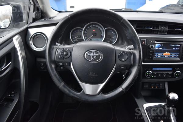Pelēks Toyota Auris 2013 Rīga, ar dzinēja tilpumu 1.40 L un nobraukumu 308 tūkst. km par 4400 €, foto 10 vietnē AUTOMOTO.COM.LV