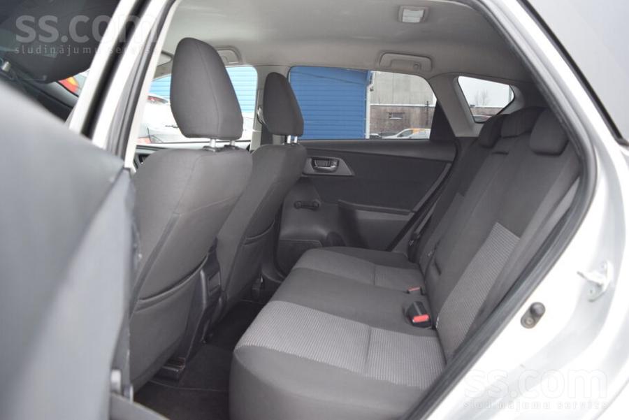 Pelēks Toyota Auris 2013 Rīga, ar dzinēja tilpumu 1.40 L un nobraukumu 308 tūkst. km par 4400 €, foto 14 vietnē AUTOMOTO.COM.LV
