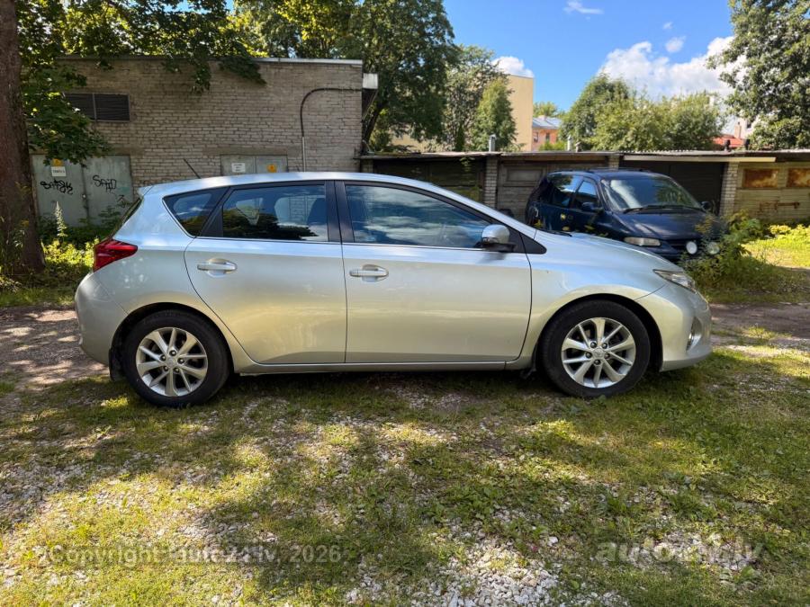 Pelēks Toyota Auris 2013 Tartu, ar dzinēja tilpumu 1.60 L un nobraukumu 0 tūkst. km par 3800 €, foto 5 vietnē AUTOMOTO.COM.LV