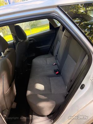 Pelēks Toyota Auris 2013 Tartu, ar dzinēja tilpumu 1.60 L un nobraukumu 0 tūkst. km par 3800 €, foto 8 vietnē AUTOMOTO.COM.LV