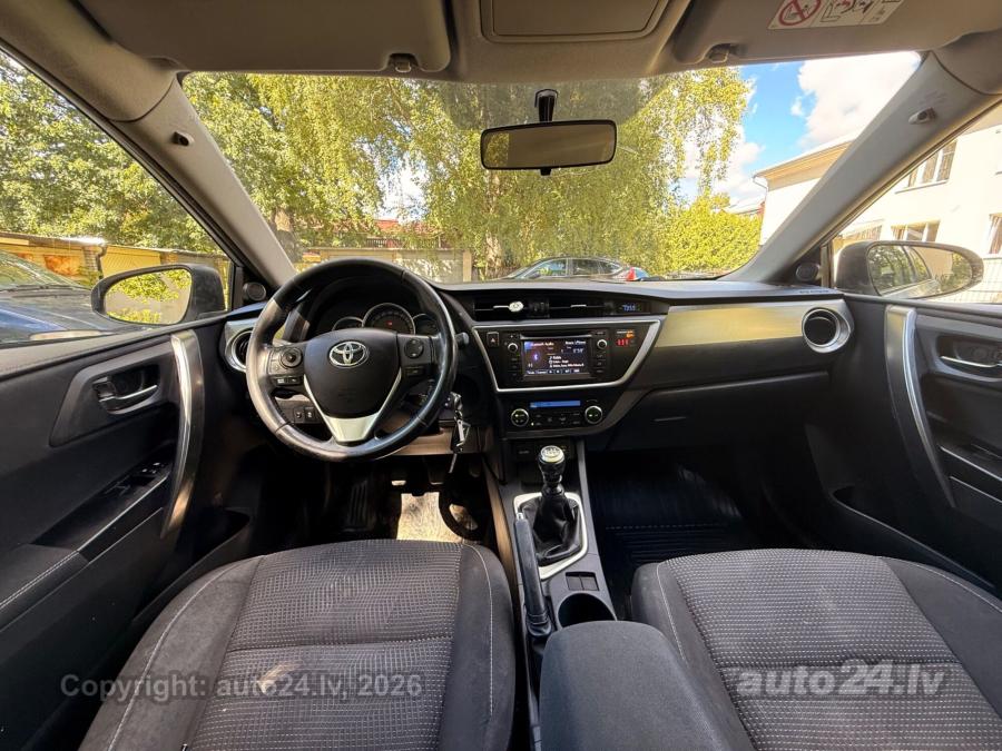 Pelēks Toyota Auris 2013 Tartu, ar dzinēja tilpumu 1.60 L un nobraukumu 0 tūkst. km par 3800 €, foto 10 vietnē AUTOMOTO.COM.LV