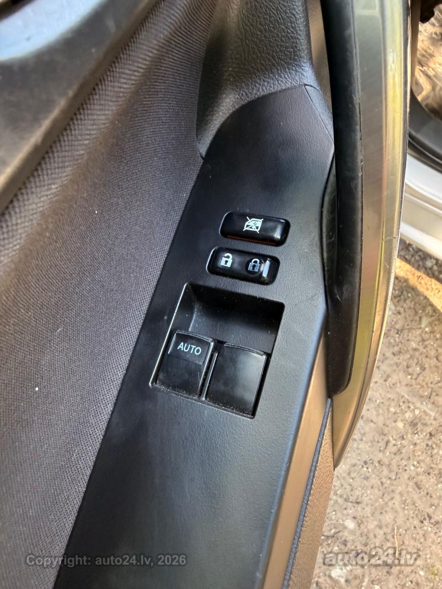 Pelēks Toyota Auris 2013 Tartu, ar dzinēja tilpumu 1.60 L un nobraukumu 0 tūkst. km par 3800 €, foto 15 vietnē AUTOMOTO.COM.LV