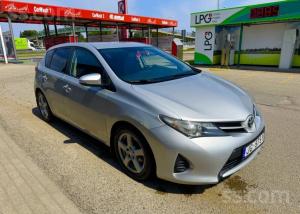 Grey Toyota Auris 2013 in Riga, with an engine capacity of 1.40 L and mileage of 260 thousand km for 5600 €, photo  on AUTOMOTO.COM.LV