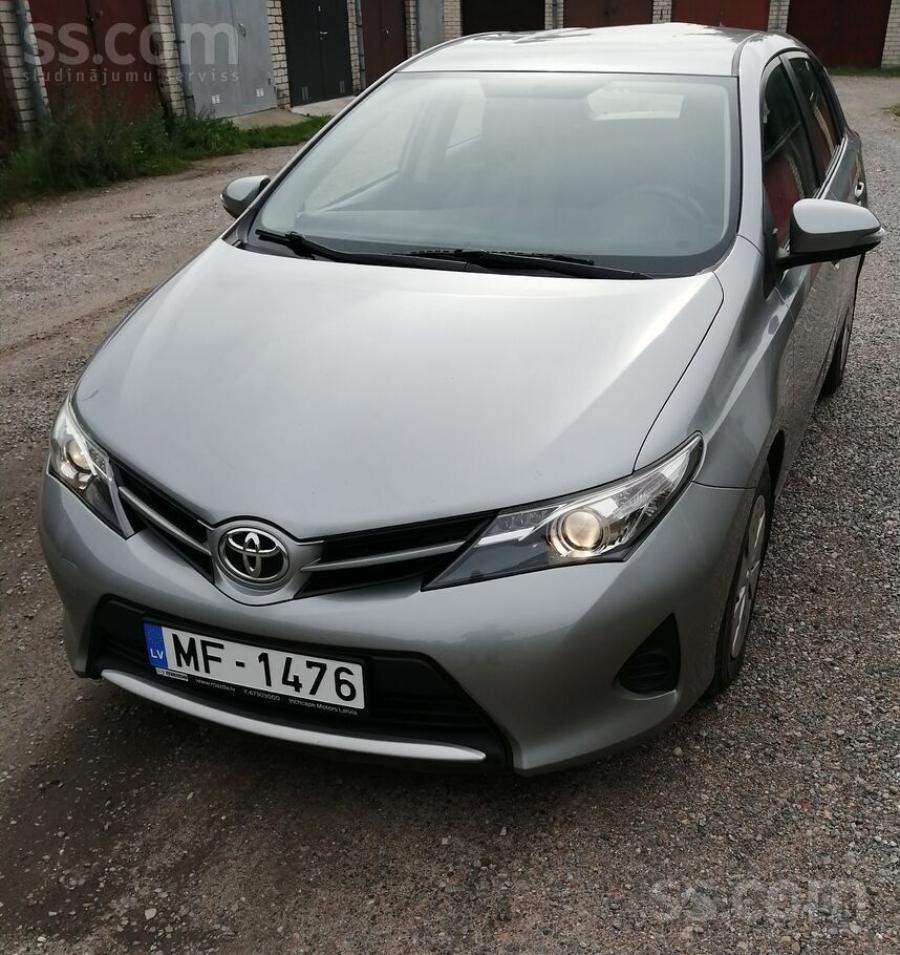 Grey Toyota Auris 2013 in Riga, with an engine capacity of 1.40 L and mileage of 146 thousand km for 4000 €, photo 1 on AUTOMOTO.COM.LV