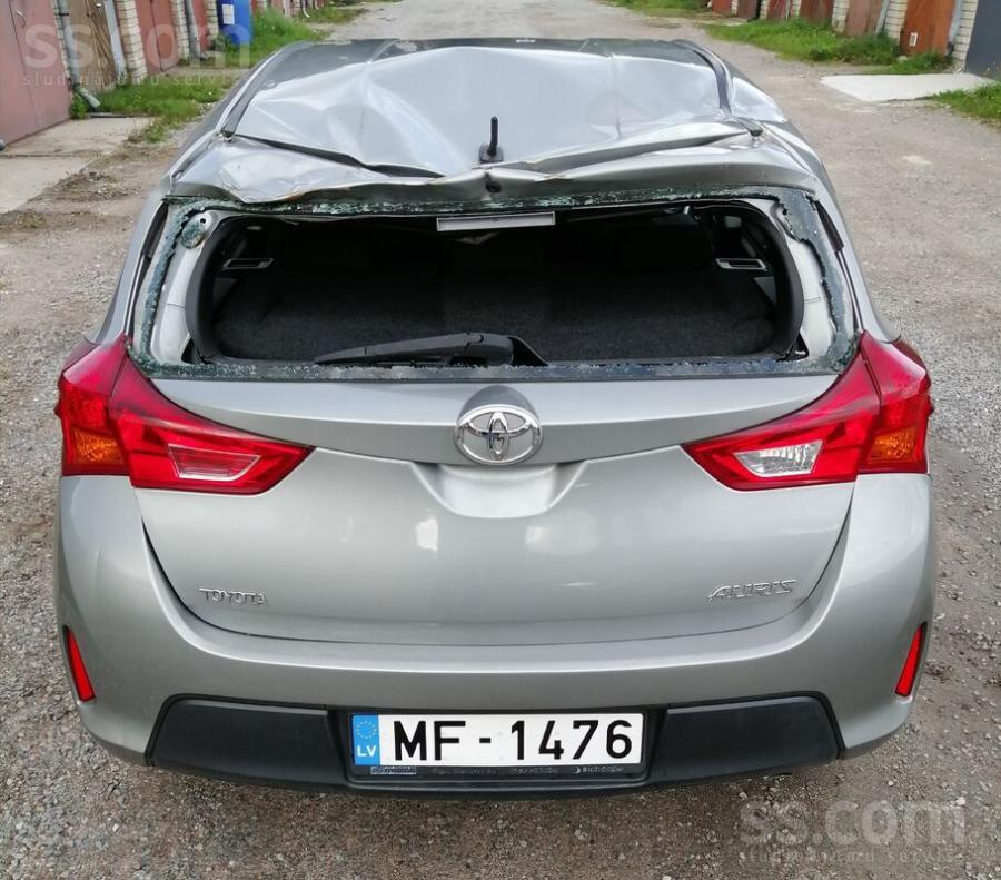 Grey Toyota Auris 2013 in Riga, with an engine capacity of 1.40 L and mileage of 146 thousand km for 4000 €, photo 7 on AUTOMOTO.COM.LV