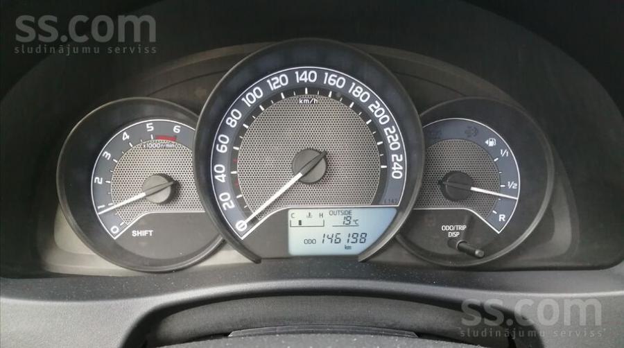 Grey Toyota Auris 2013 in Riga, with an engine capacity of 1.40 L and mileage of 146 thousand km for 4000 €, photo 11 on AUTOMOTO.COM.LV