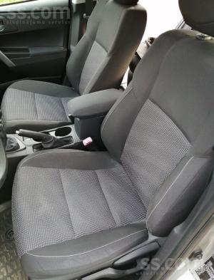 Grey Toyota Auris 2013 in Riga, with an engine capacity of 1.40 L and mileage of 146 thousand km for 4000 €, photo 13 on AUTOMOTO.COM.LV