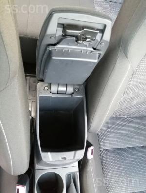 Grey Toyota Auris 2013 in Riga, with an engine capacity of 1.40 L and mileage of 146 thousand km for 4000 €, photo 22 on AUTOMOTO.COM.LV