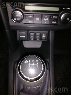 Grey Toyota Auris 2013 in Riga, with an engine capacity of 1.40 L and mileage of 146 thousand km for 4000 €, photo 24 on AUTOMOTO.COM.LV