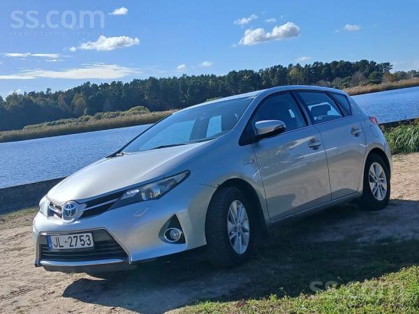 Тойота Аурис 2013 в Юрмала на AUTOMOTO.COM.LV Серый Тойота Аурис 2013 в Юрмала, объемом двигателя 1.80 л и пробегом 292 тыс. км за 5800 €, фото 1 на AUTOMOTO.COM.LV