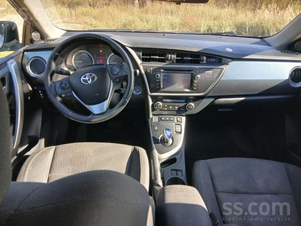 Тойота Аурис 2013 в Юрмала на AUTOMOTO.COM.LV Серый Тойота Аурис 2013 в Юрмала, объемом двигателя 1.80 л и пробегом 292 тыс. км за 5800 €, фото 6 на AUTOMOTO.COM.LV