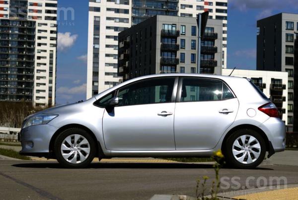 Grey Toyota Auris 2013 in Riga, with an engine capacity of 1.60 L and mileage of 270 thousand km for 4600 €, photo 1 on AUTOMOTO.COM.LV