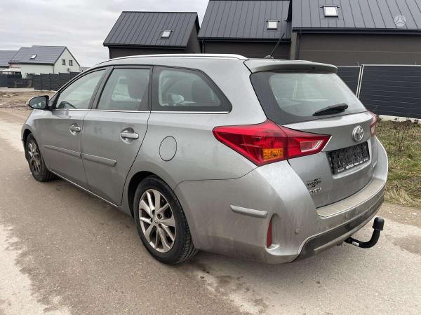 Pelēks Toyota Auris 2014 Kauņa, ar dzinēja tilpumu 1.36 L un nobraukumu 235 tūkst. km par 4000 €, foto 3 vietnē AUTOMOTO.COM.LV