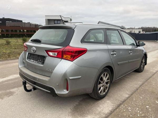 Pelēks Toyota Auris 2014 Kauņa, ar dzinēja tilpumu 1.36 L un nobraukumu 235 tūkst. km par 4000 €, foto 4 vietnē AUTOMOTO.COM.LV