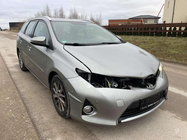 Pelēks Toyota Auris 2014 Kauņa, ar dzinēja tilpumu 1.36 L un nobraukumu 235 tūkst. km par 4000 €, foto 8 vietnē AUTOMOTO.COM.LV