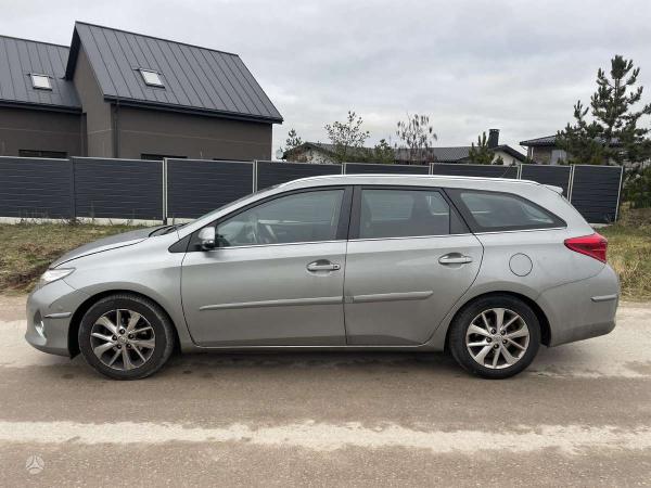 Pelēks Toyota Auris 2014 Kauņa, ar dzinēja tilpumu 1.36 L un nobraukumu 235 tūkst. km par 4000 €, foto 9 vietnē AUTOMOTO.COM.LV