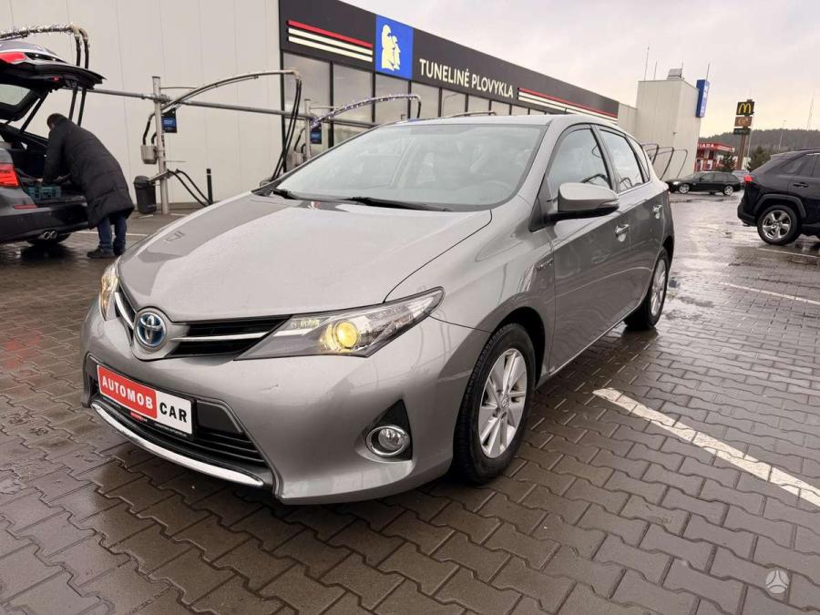 Grey Toyota Auris 2014 in Vilnius, with an engine capacity of 1.80 L and mileage of 106 thousand km for 11500 €, photo 1 on AUTOMOTO.COM.LV
